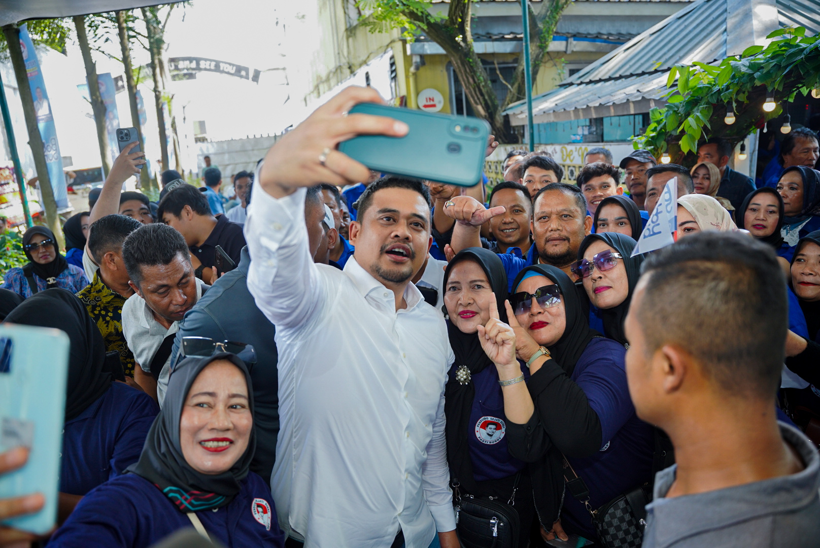 Bobby Ajak Relawan Sampaikan ke Masyarakat Dua Program Unggulan ...