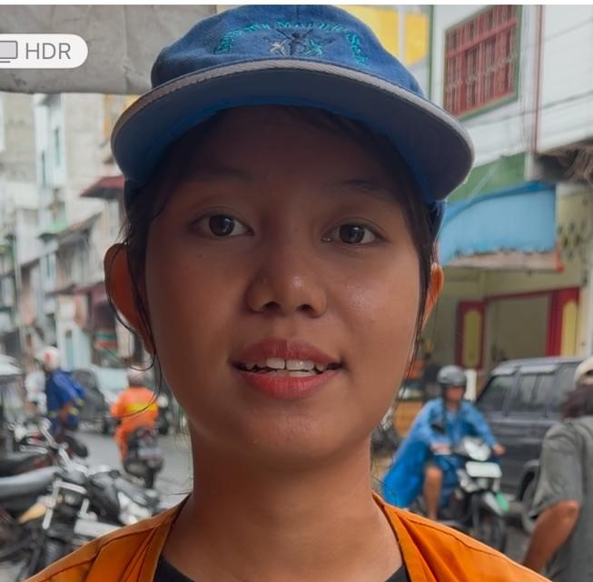 Libur Kuliah, Mahasiswi UI Nyambi Jaga Parkir Bantu Orang Tua