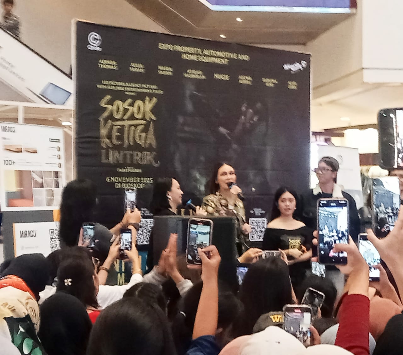 Screening Film "Sosok Ketiga: Lintrik" di Medan, Pecah! Penonton Penuhi ...